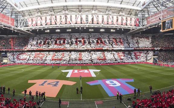 Johan Cruyff Nev T Veszi Fel Az Ajax Stadionja
