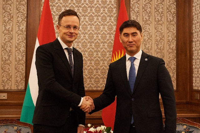 Szijjártó Péter kirgiz kollégájával egyeztetett Szijjártó Péter kirgiz kollégájával egyeztetett
