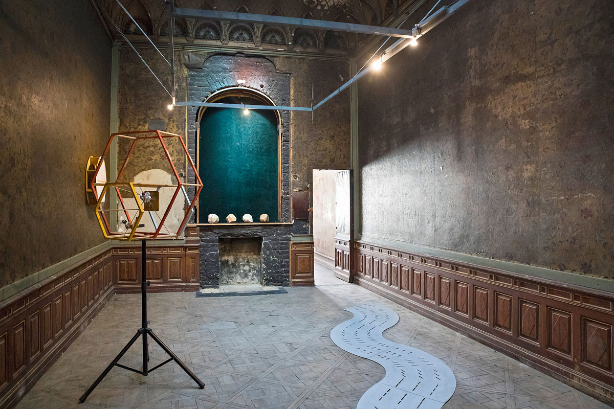 Blaskovich úr otthonában találkozik a kortárs művészettel