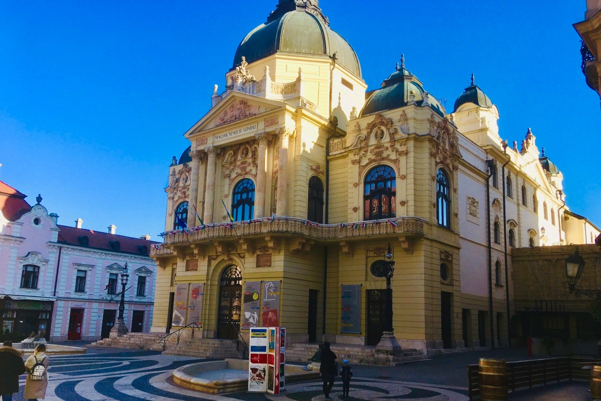 Tizenhárom új produkcióval várja közönségét az évad során a Pécsi ...