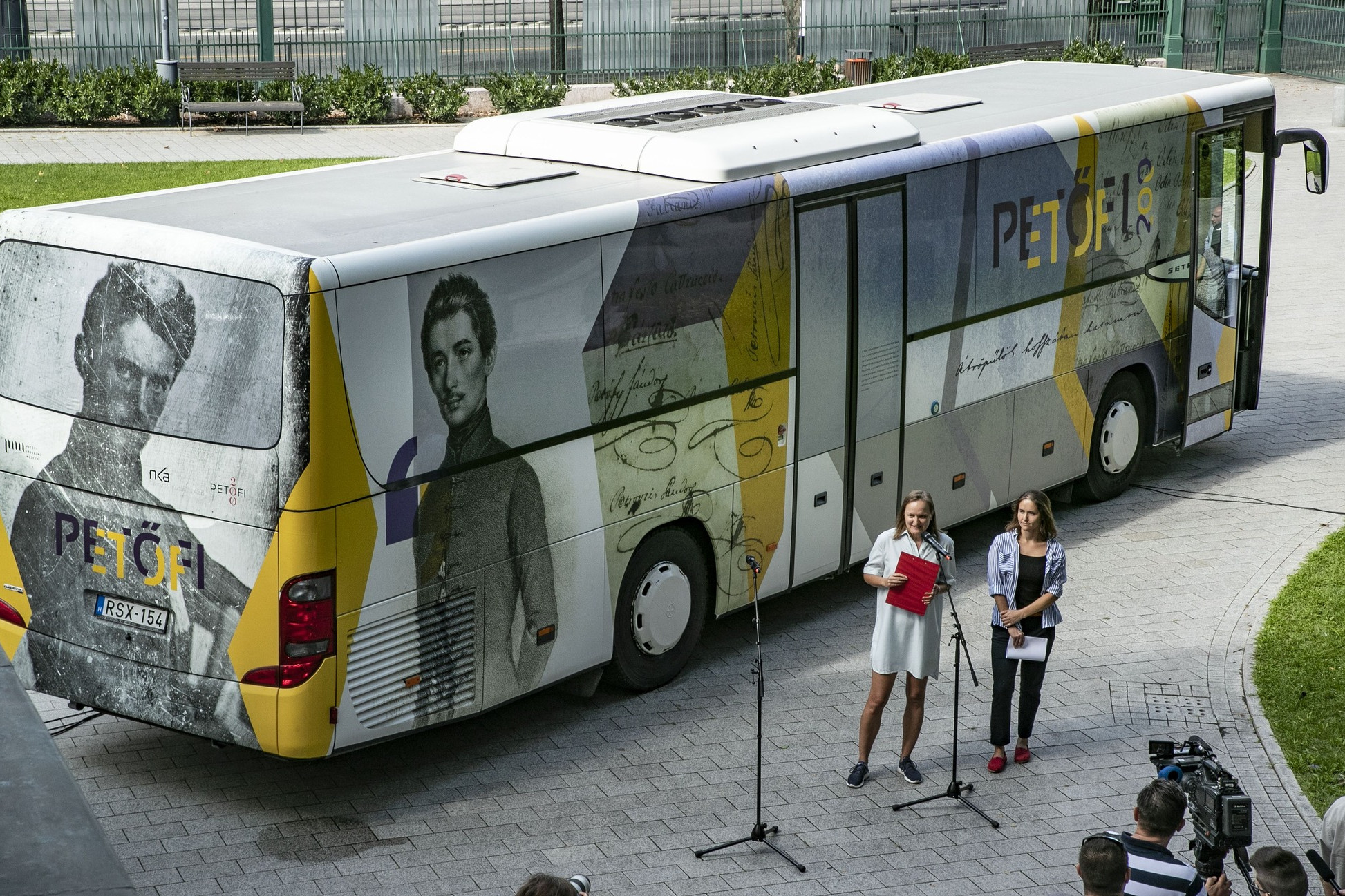 Ma indul a Petőfi-busz