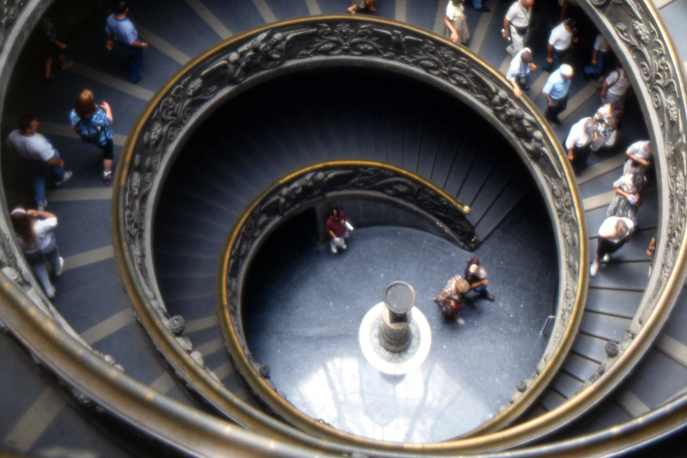 Csigolyák inspirálta lépcső