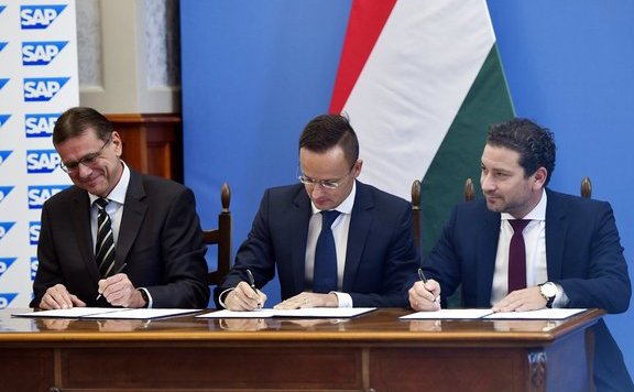A világ egyik legnagyobb szoftvercégével kötött stratégiai ... A világ egyik legnagyobb szoftvercégével kötött stratégiai ...